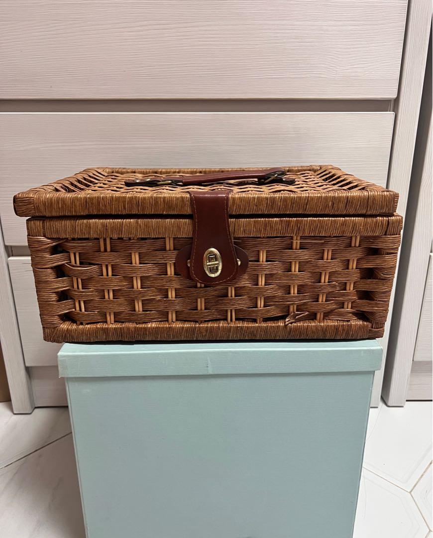 Hand carry twist lock wicker rattan basket cloth lining picnic storage ...