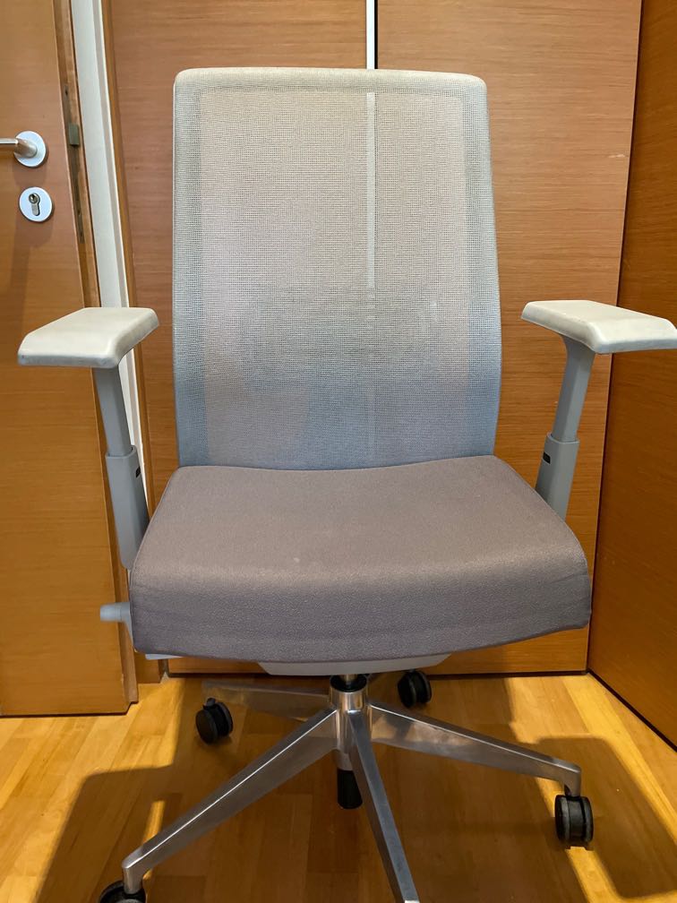 Haworth Hard Castor Office Chair, Furniture & Home Living, Furniture ...