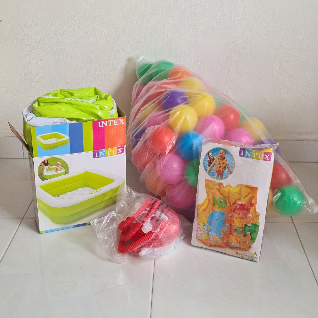 Intex Inflatable Pool Ball Pit and Vest Life Jacket, Free Colourful ...