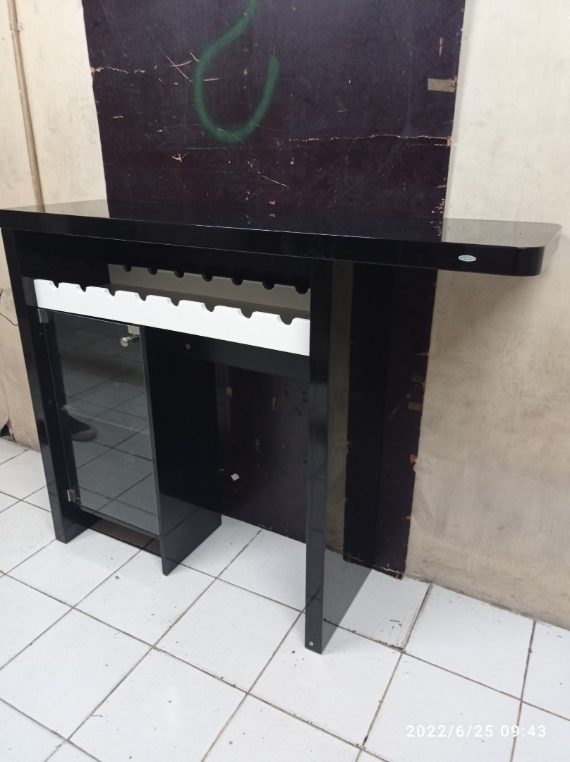Meja mini bar informa, Perabotan Rumah di Carousell