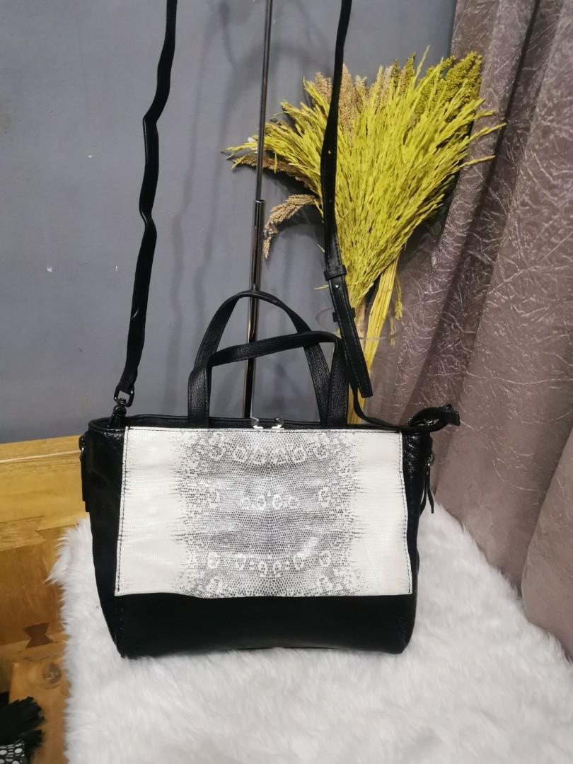 Original Dilaks cross body bag, Luxury, Bags & Wallets on Carousell