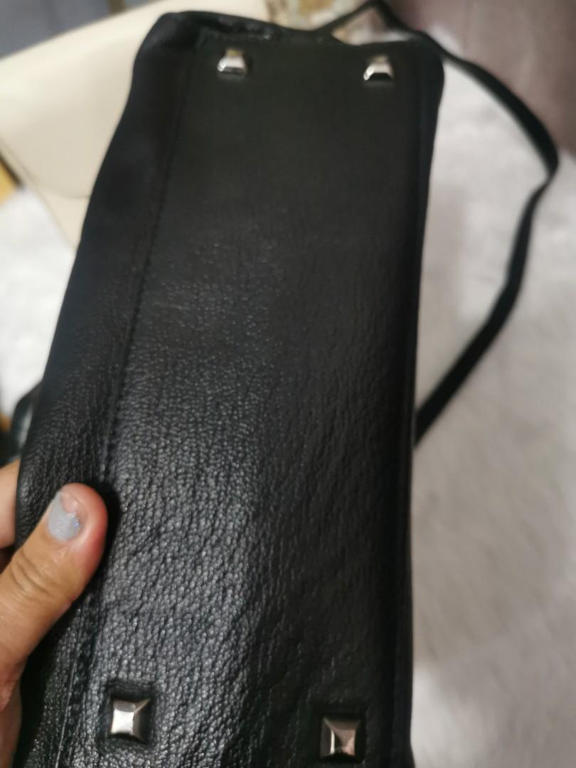 Original Dilaks cross body bag, Luxury, Bags & Wallets on Carousell
