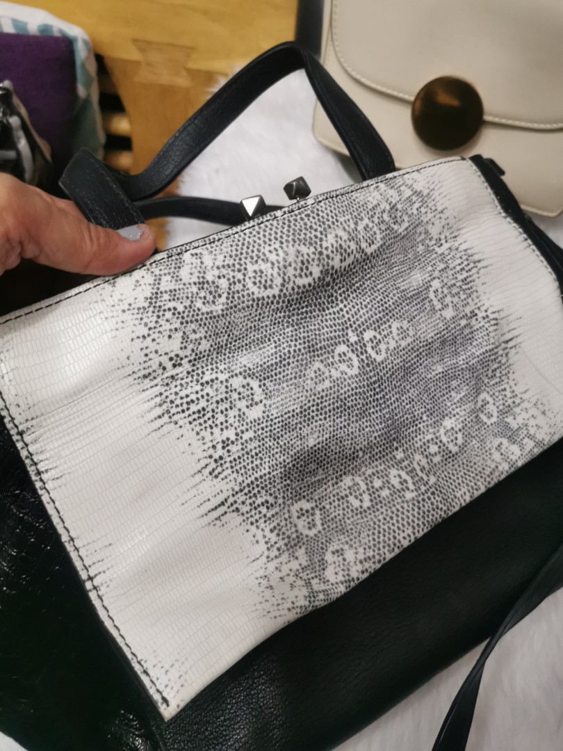 Original Dilaks cross body bag, Luxury, Bags & Wallets on Carousell