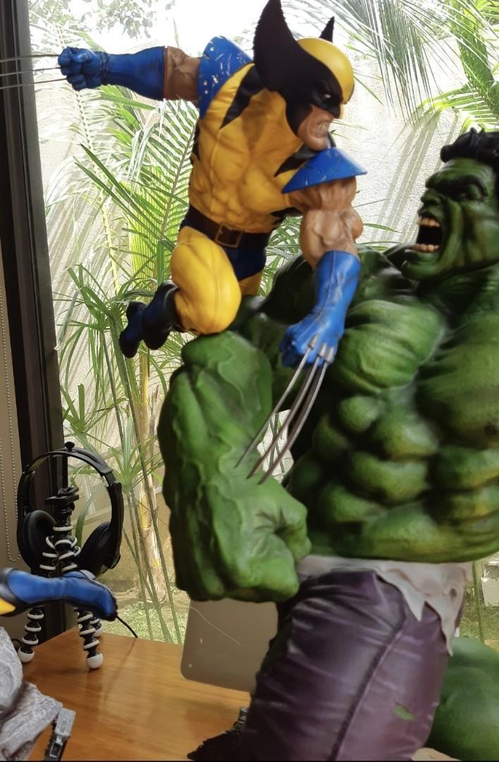 Sideshow Hulk vs. Wolverine Maquette Diorama Statue, Hobbies & Toys ...