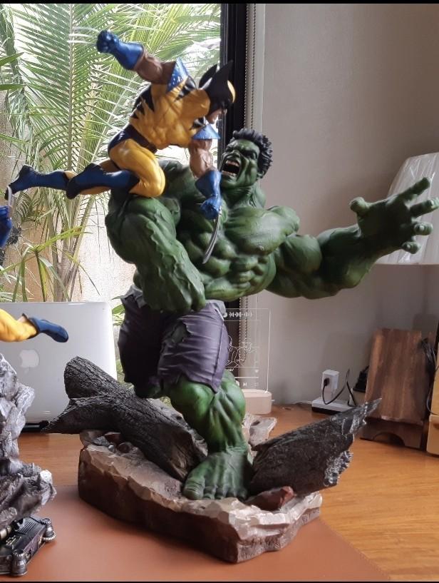 Sideshow Hulk vs. Wolverine Maquette Diorama Statue, Hobbies & Toys ...