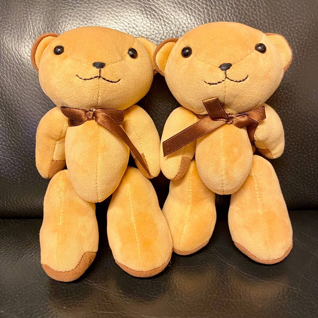 Conrad bear x 2, 興趣及遊戲, 玩具 & 遊戲類 - Carousell