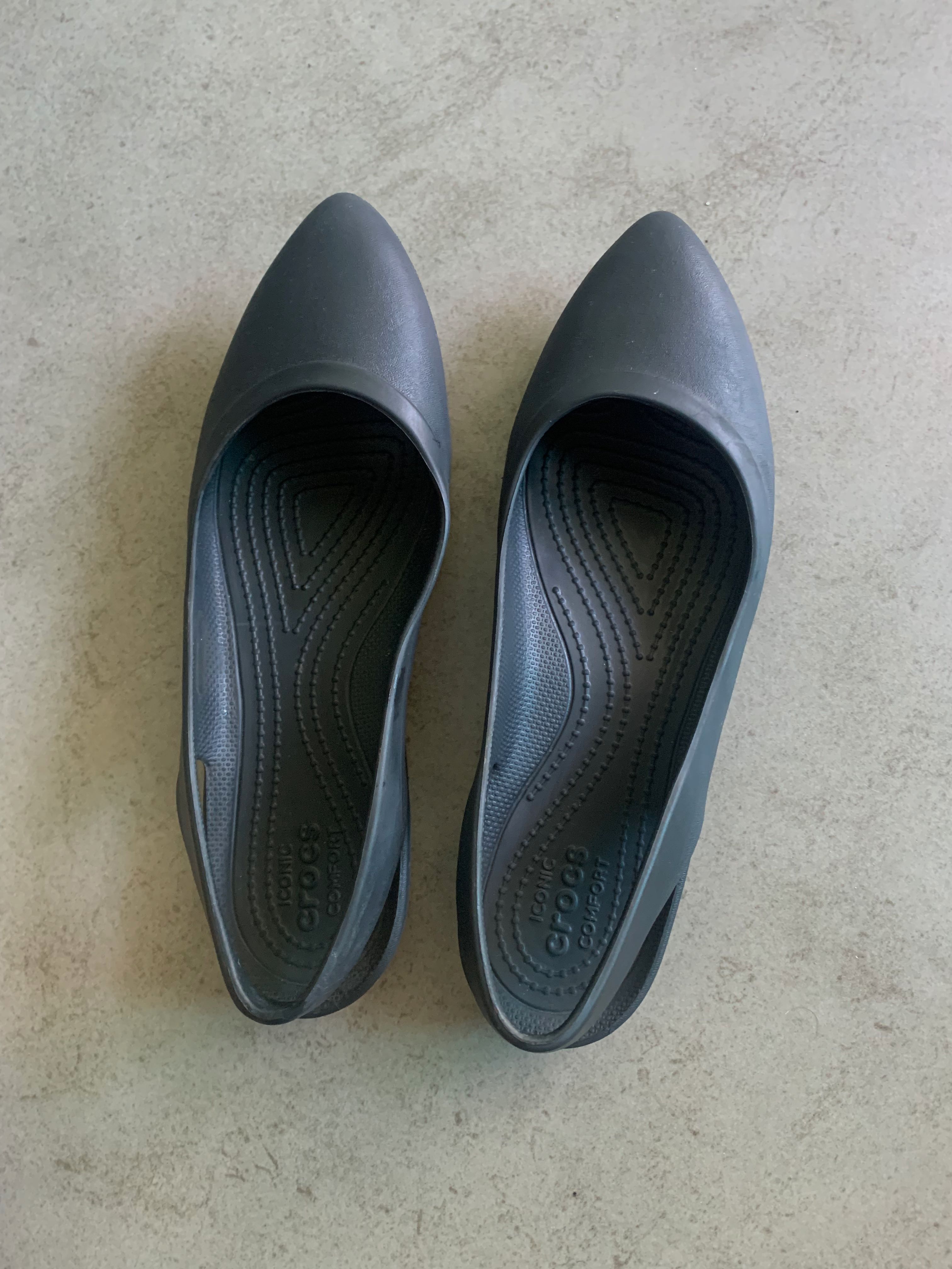 Crocs black pumps, Women's Fashion, Footwear, Flats on Carousell