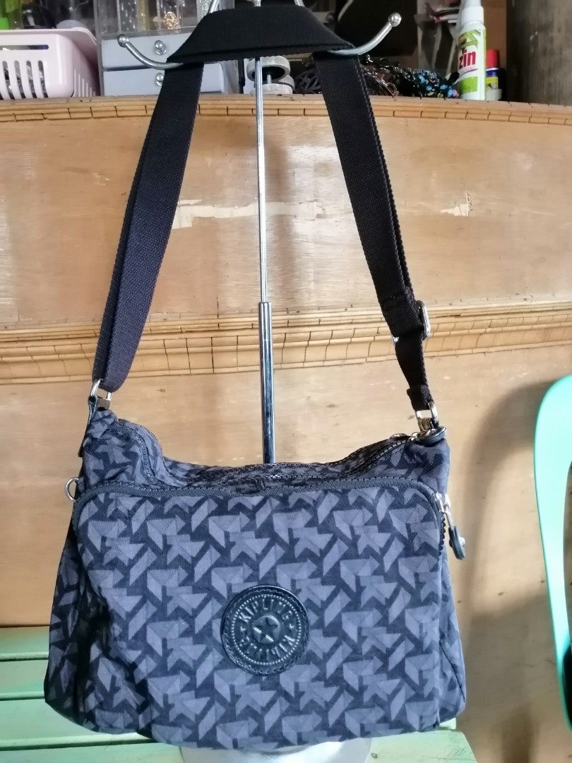 Kipling Reth, Women's Fashion, Bags & Wallets, Purses & Pouches on ...