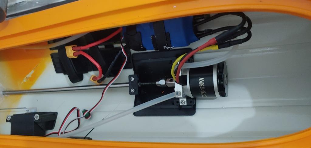 RC BOAT (VECTOR SR80 PRO), 興趣及遊戲, 玩具 & 遊戲類 - Carousell