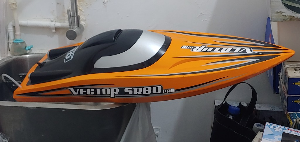 RC BOAT (VECTOR SR80 PRO), 興趣及遊戲, 玩具 & 遊戲類 - Carousell
