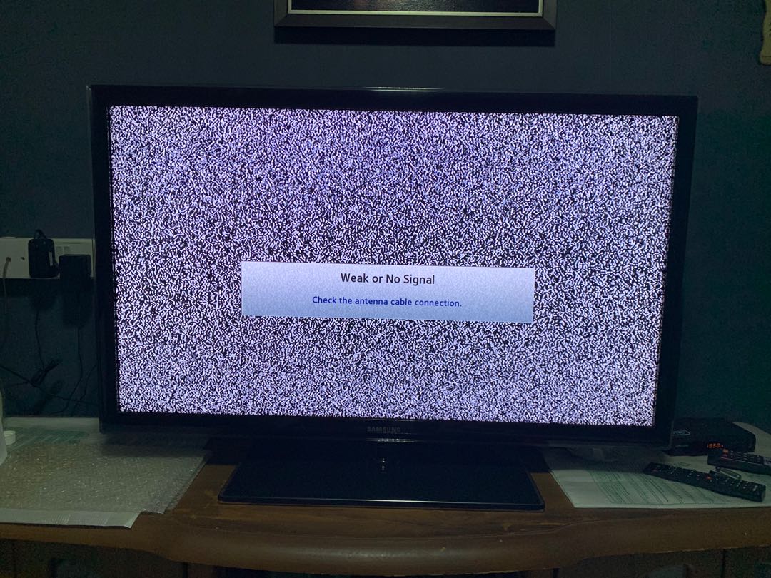 Samsung TV 40” , TV & Home Appliances, TV & Entertainment, TV on Carousell