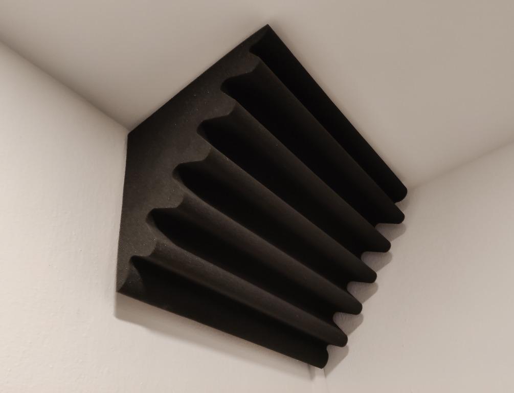 Set of broadband acoustic panels, bass traps, diffusers (18 in total ...