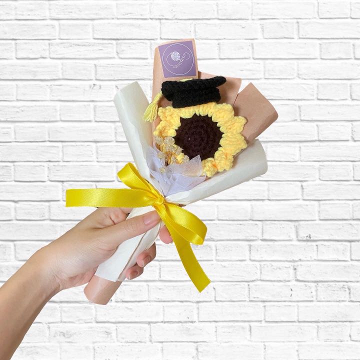 Small Graduation Bouquet, Hobbies & Toys, Stationery & Craft, Flowers ...