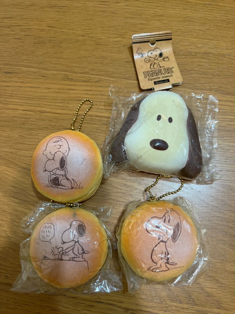 Snoopy squishy, 興趣及遊戲, 玩具 & 遊戲類 - Carousell