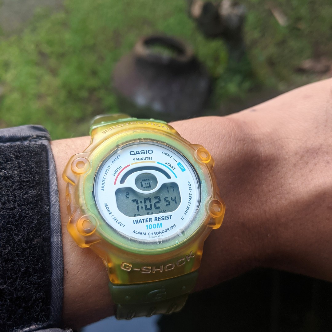 Vintage Casio Gshock DW610, Fesyen Pria, Jam Tangan di Carousell