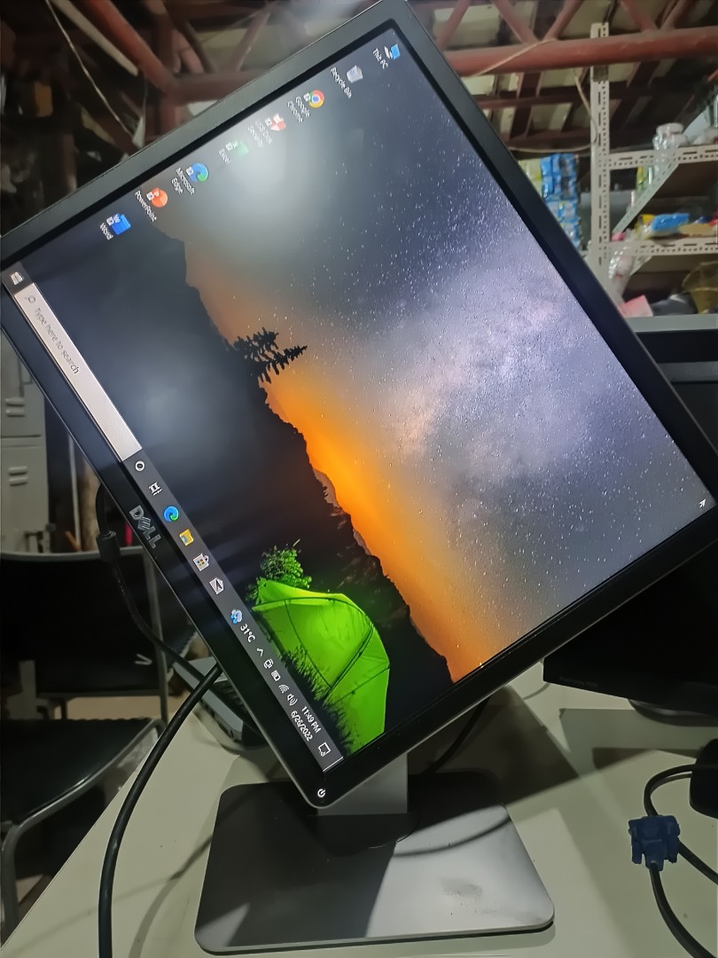 19 square type monitor, Computers & Tech, Desktops on Carousell