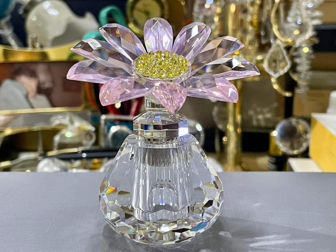 Crystal Glass Daisy Flower with Box, Furniture & Home Living, Home ...