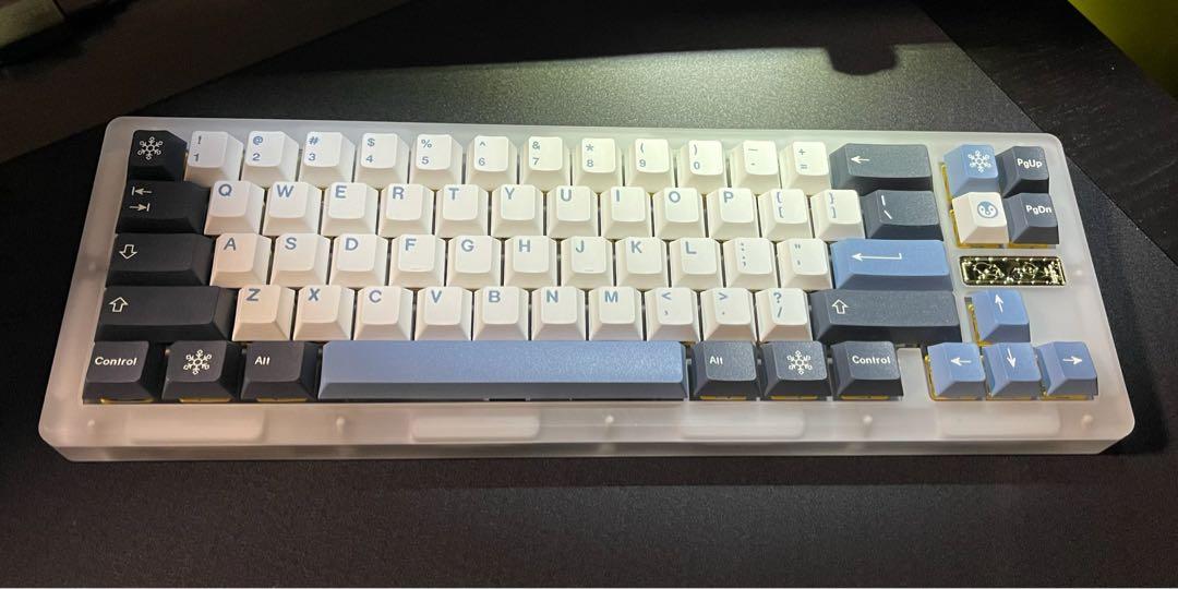 Custom built mechanical keyboard (akko acr pro 68 w coiled cable) Hand ...