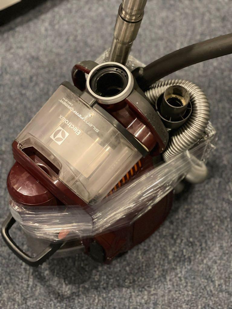 ELECTROLUX ZSP4303AF VACUUM CLEANER (1600W) Condition 8/10 $80, TV ...