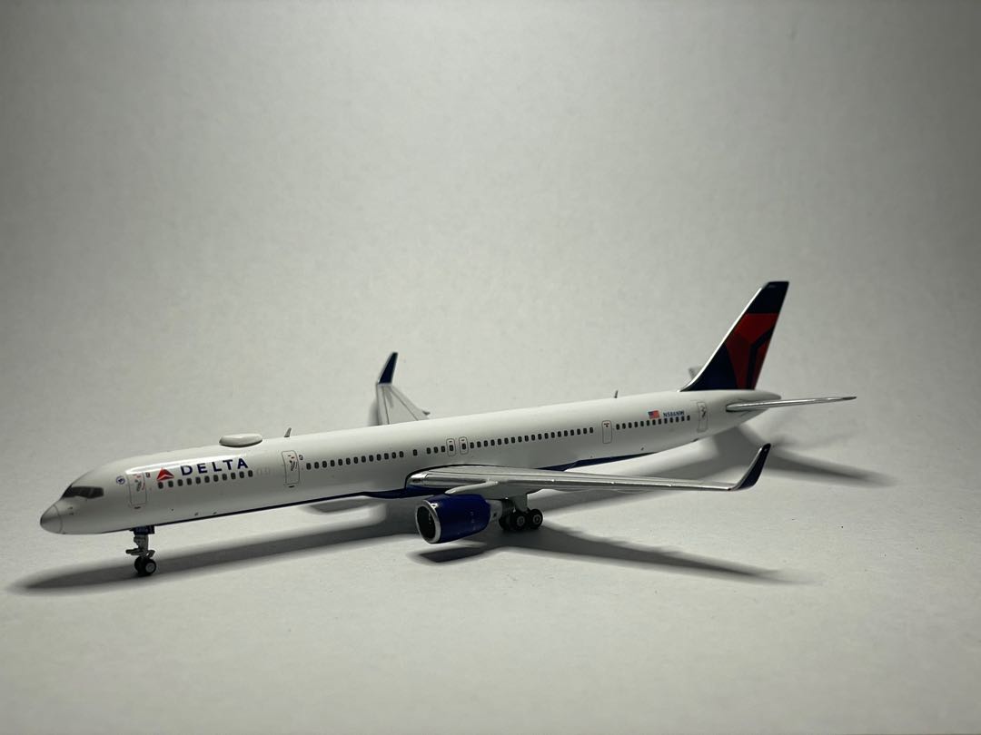 Gemini Delta Boeing 757-300 1:400, Hobbies & Toys, Toys & Games on ...