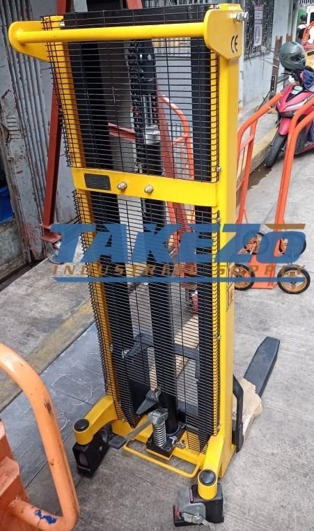 Manual Stacker (500Kg Capacity), Commercial & Industrial, Industrial ...