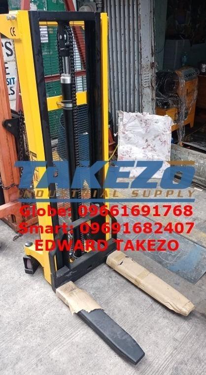 Manual Stacker (500Kg Capacity), Commercial & Industrial, Industrial ...