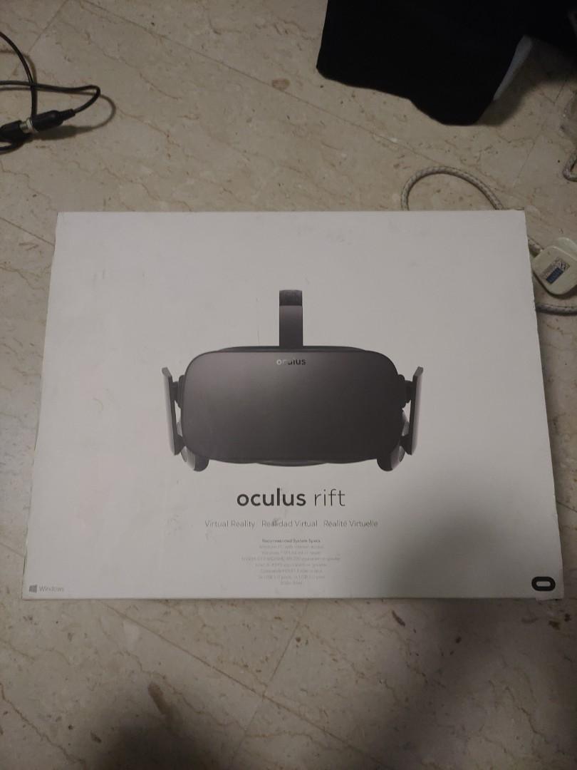 Oculus Rift with 2 touch controllers and 3 base stations, Video Gaming ...