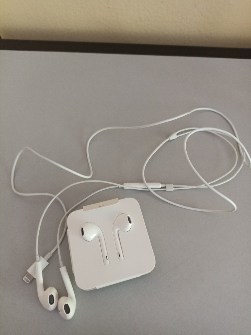 Original Apple Earpods (Both lightning adapter, one with original audio ...