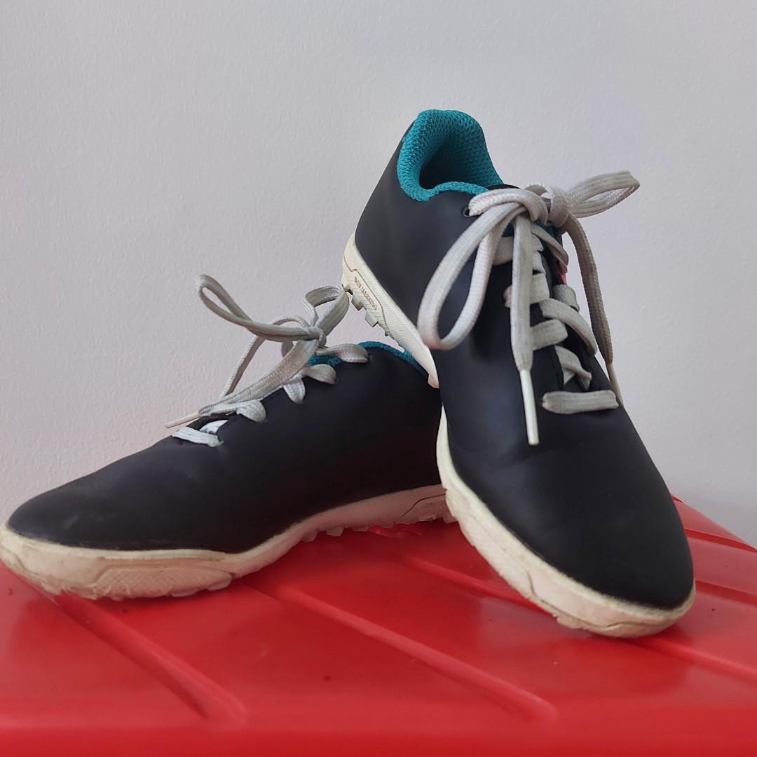 Sepatu futsal Decathlon untuk anak 3 tahun, Olah Raga, Baju Olahraga di ...