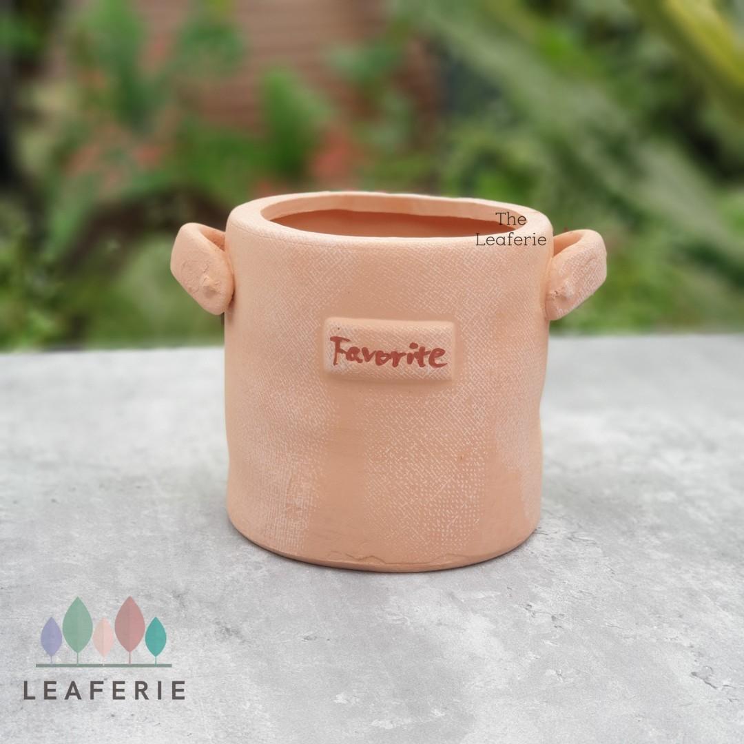 The Leaferie Sophia plant pot. Terracotta flowerpot . Planter ...