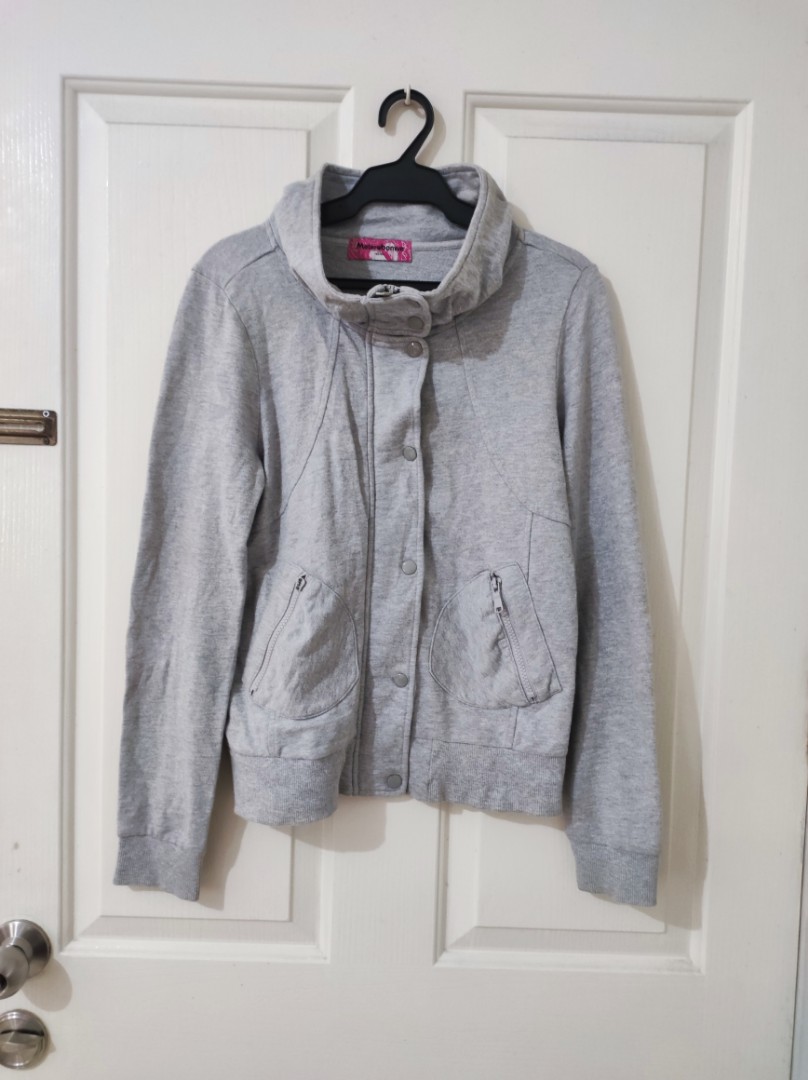 Turtle neck jacjet issue on picture, Women's Fashion, Activewear on ...