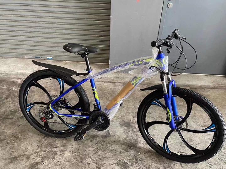 26 inch Mountain Bike. shimano gear 21 speed. Disc brake and suspension ...