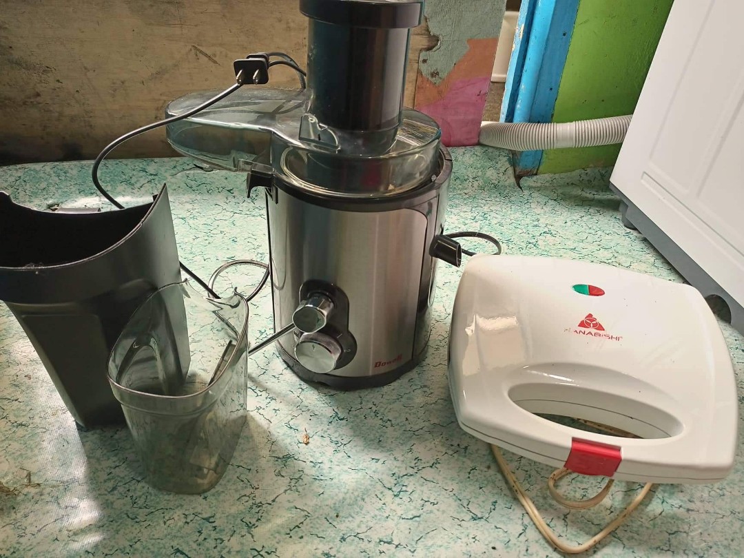 Dowell Juice Extractor with free sandwich maker, TV & Home Appliances ...