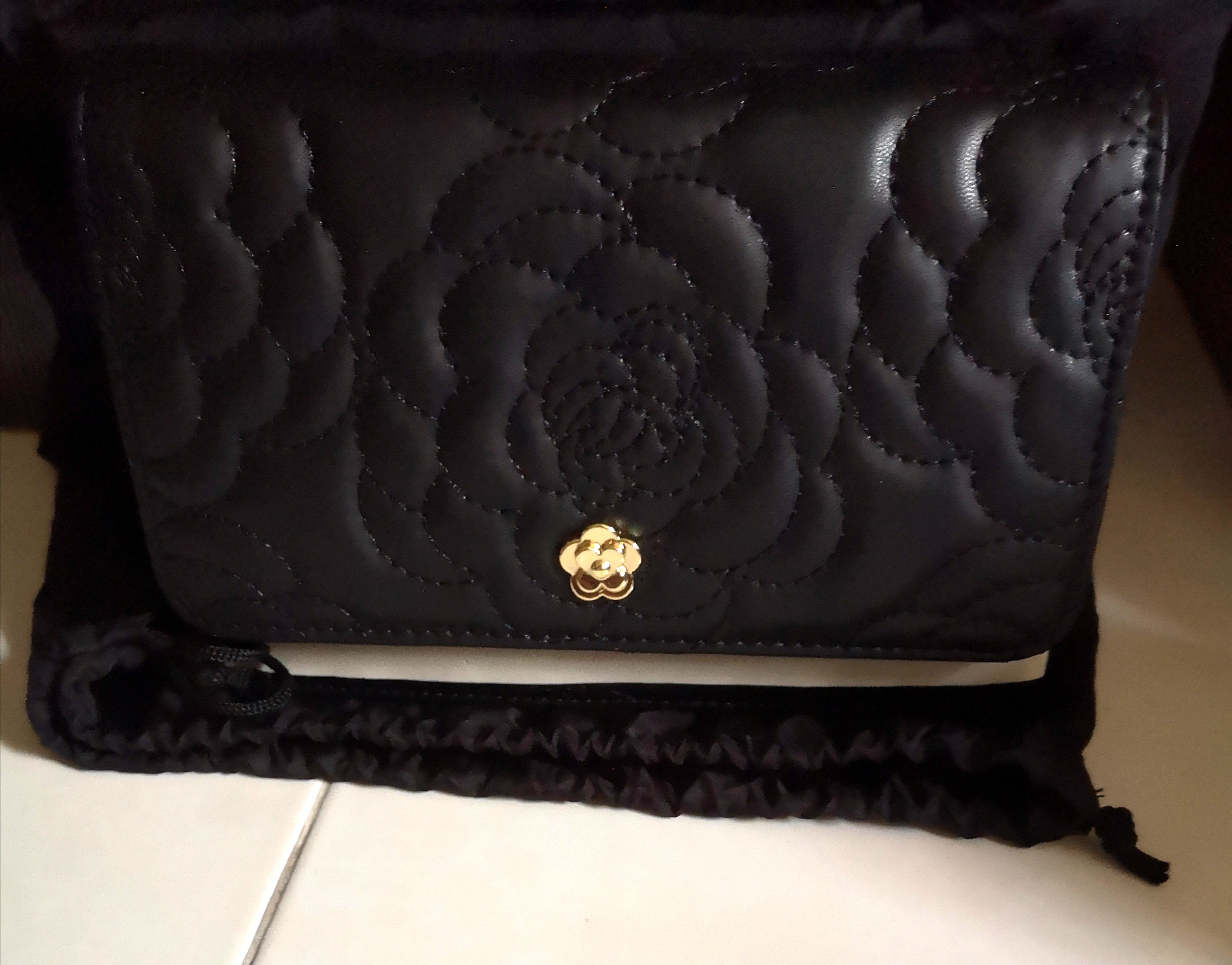 Geraldine wallet on chain (gold hardware), Women's Fashion, Bags ...