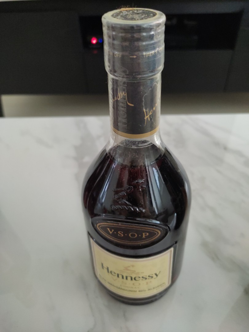 Hennessy VSOP 700ml, Food & Drinks, Beverages on Carousell