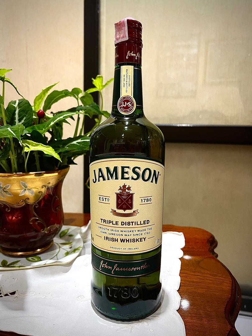 Jameson 1 litre, Makanan & Minuman, Minuman Tidak Beralkohol di Carousell