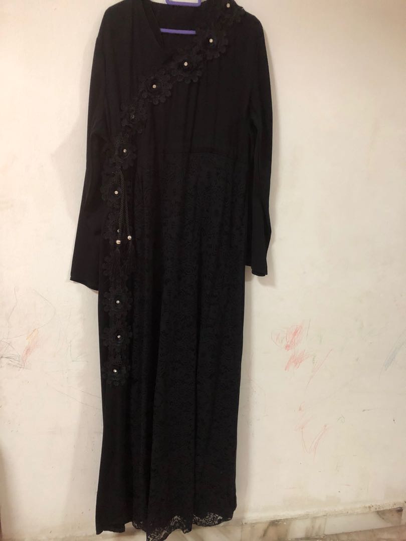 Jubah Hitam arab saudi, Women's Fashion, Muslimah Fashion, Kaftans ...