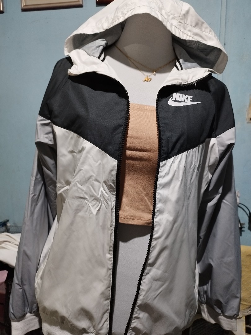 Nike TRI color, Men's Fashion, Coats, Jackets and Outerwear on Carousell