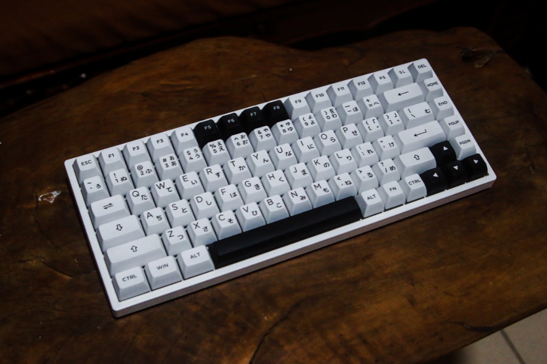 RK84 tri-mode with Akko BoW ASA PBT keycaps Royal Kludge 84 mechanical ...