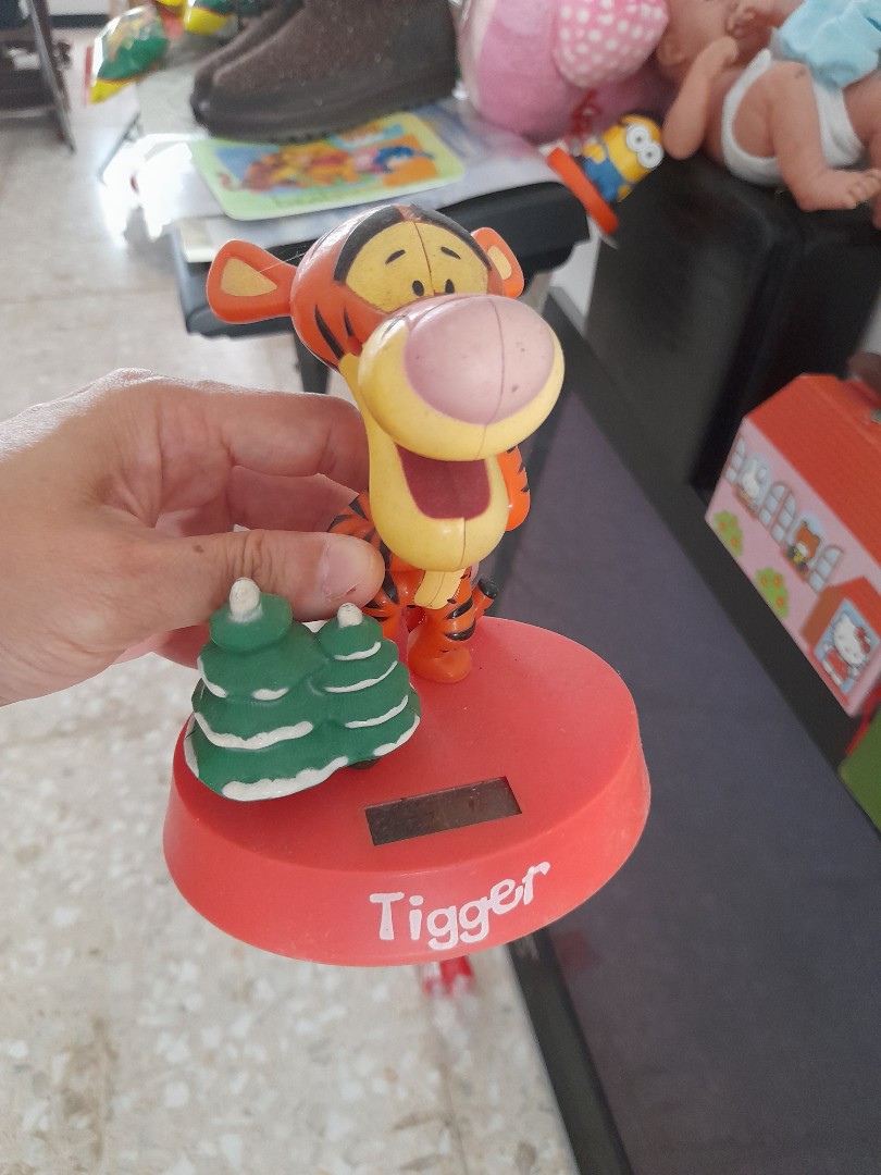 Solar guard tigger, Bayi & Anak, Mainan & Baby Walker di Carousell