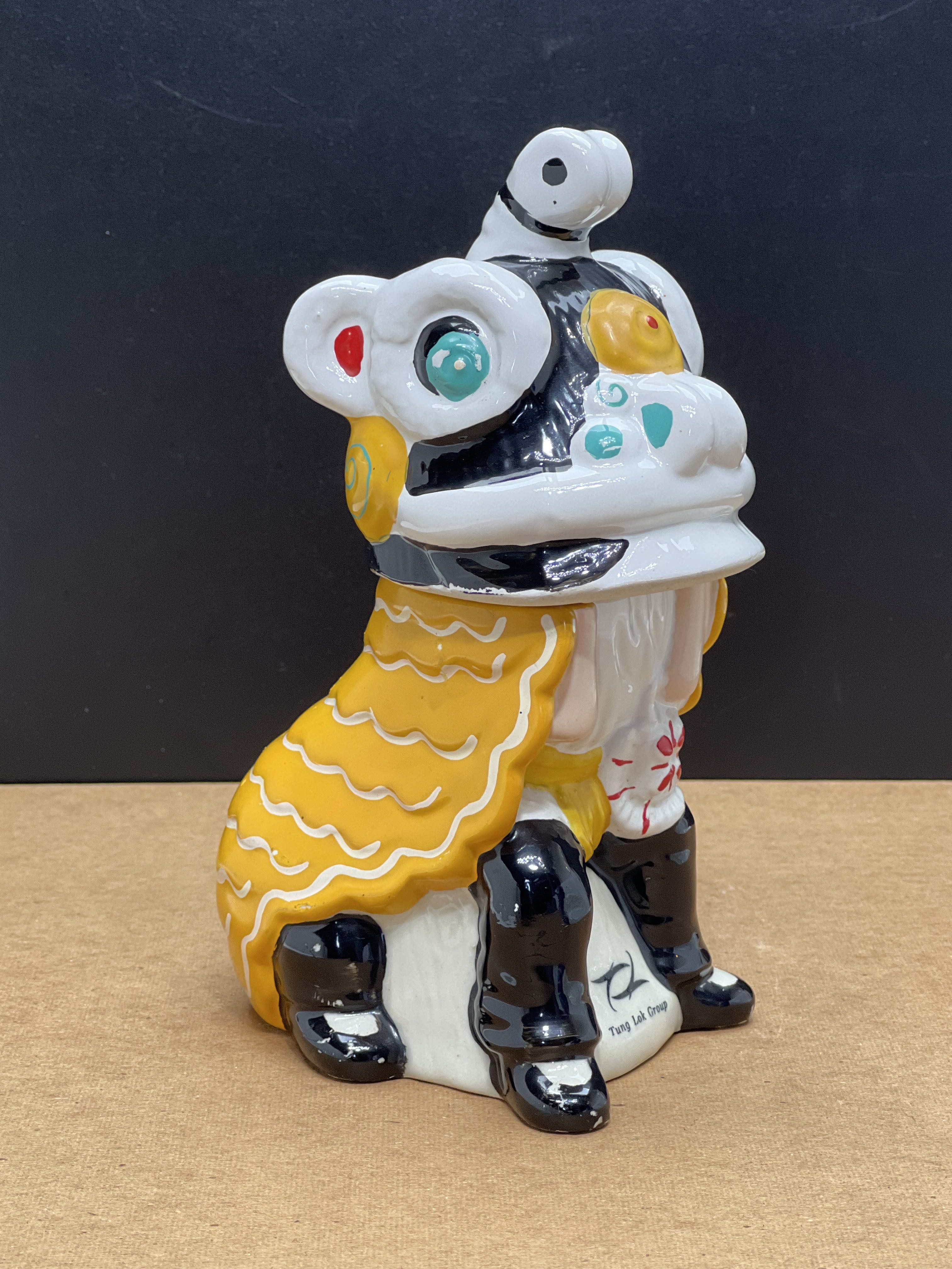 Tung Lok Group Prancing Lion Figurine 20cm, Hobbies & Toys, Memorabilia ...