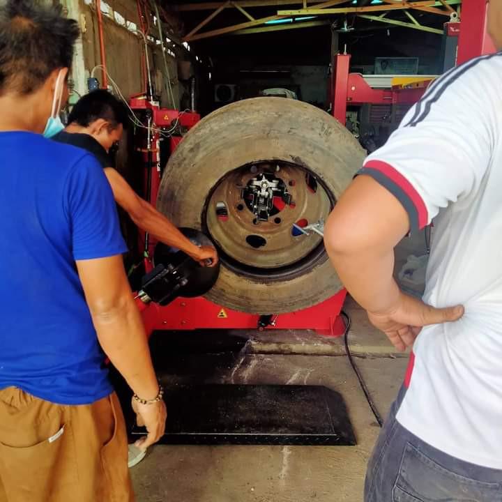Veritek Truck Tire Changer T598, Commercial & Industrial, Construction ...