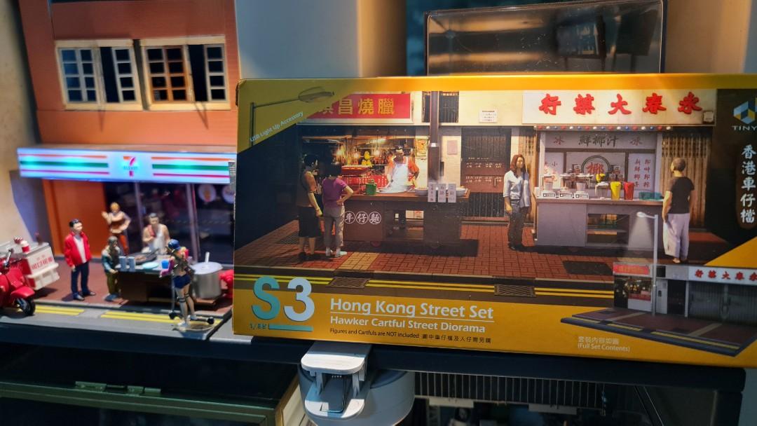 1/35 scale 7-11 Shop front diorama with coke bike & roadside stall plus ...