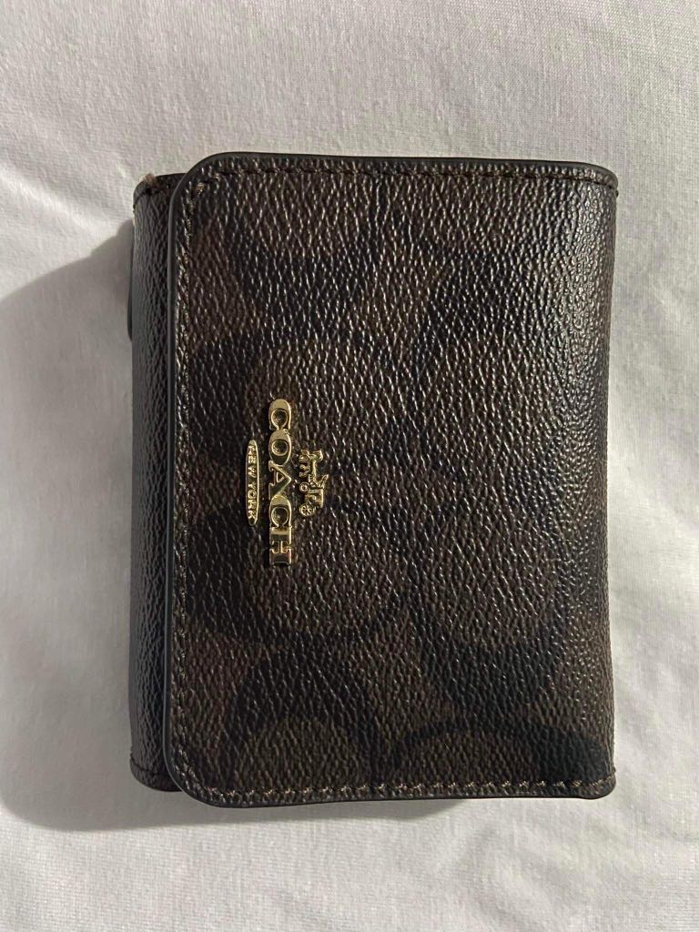 Coach wallet, Women's Fashion, Bags & Wallets, Wallets & Card holders ...