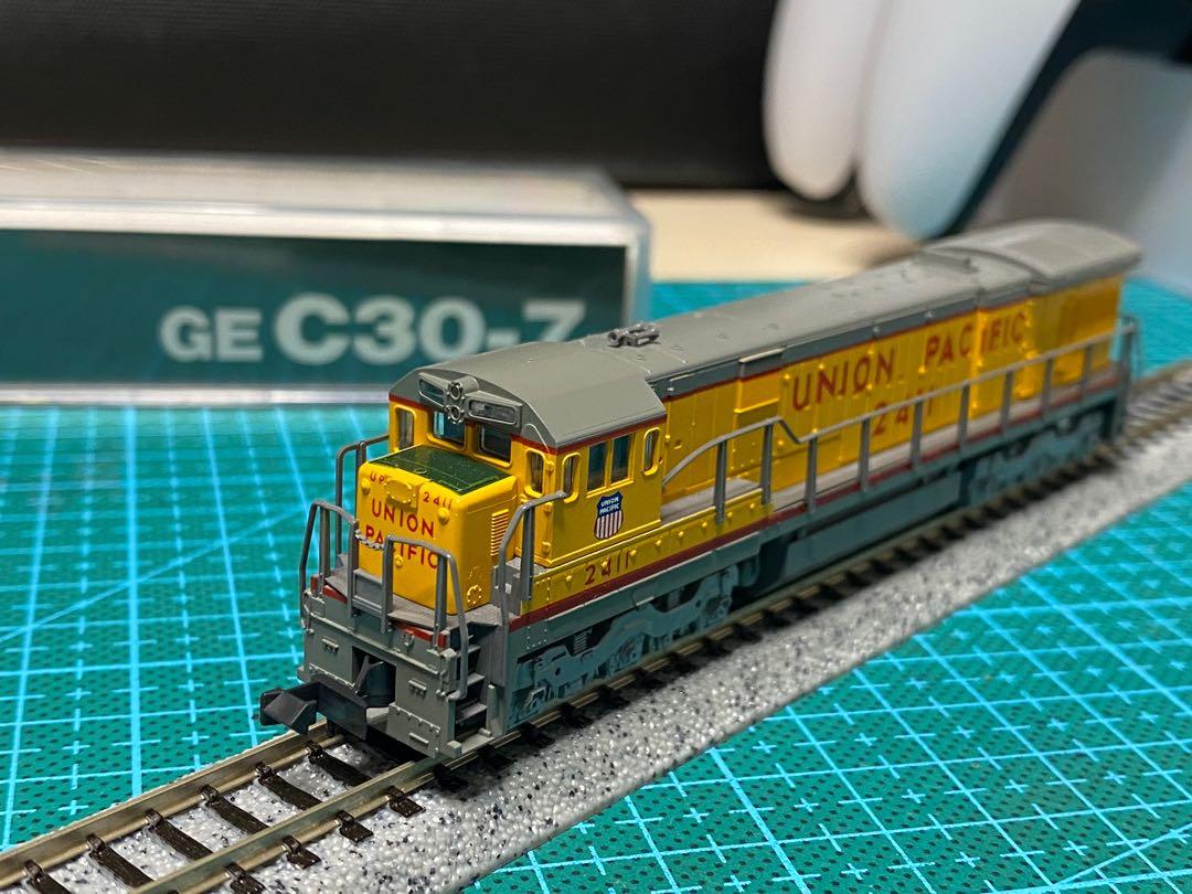 Kato Union Pacific GE C30-7 & ES44AC, 興趣及遊戲, 玩具 & 遊戲類 - Carousell