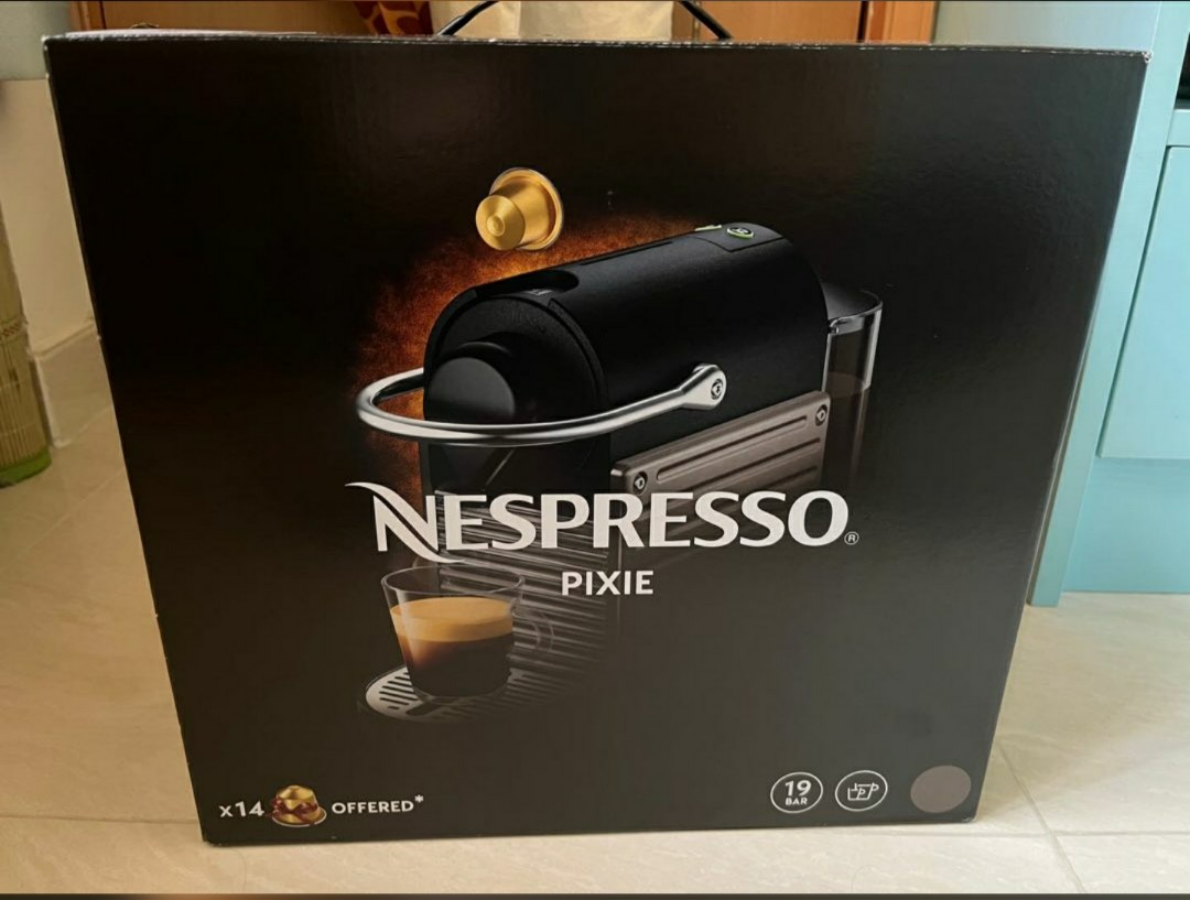 Nespresso C61 Pixie 粉囊咖啡機 （鈦金屬色）, 家庭電器, 廚房電器, 咖啡機及咖啡壺 - Carousell