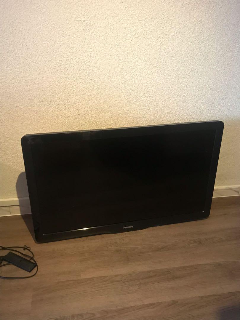 PHILIPS tv, TV & Home Appliances, TV & Entertainment, TV on Carousell
