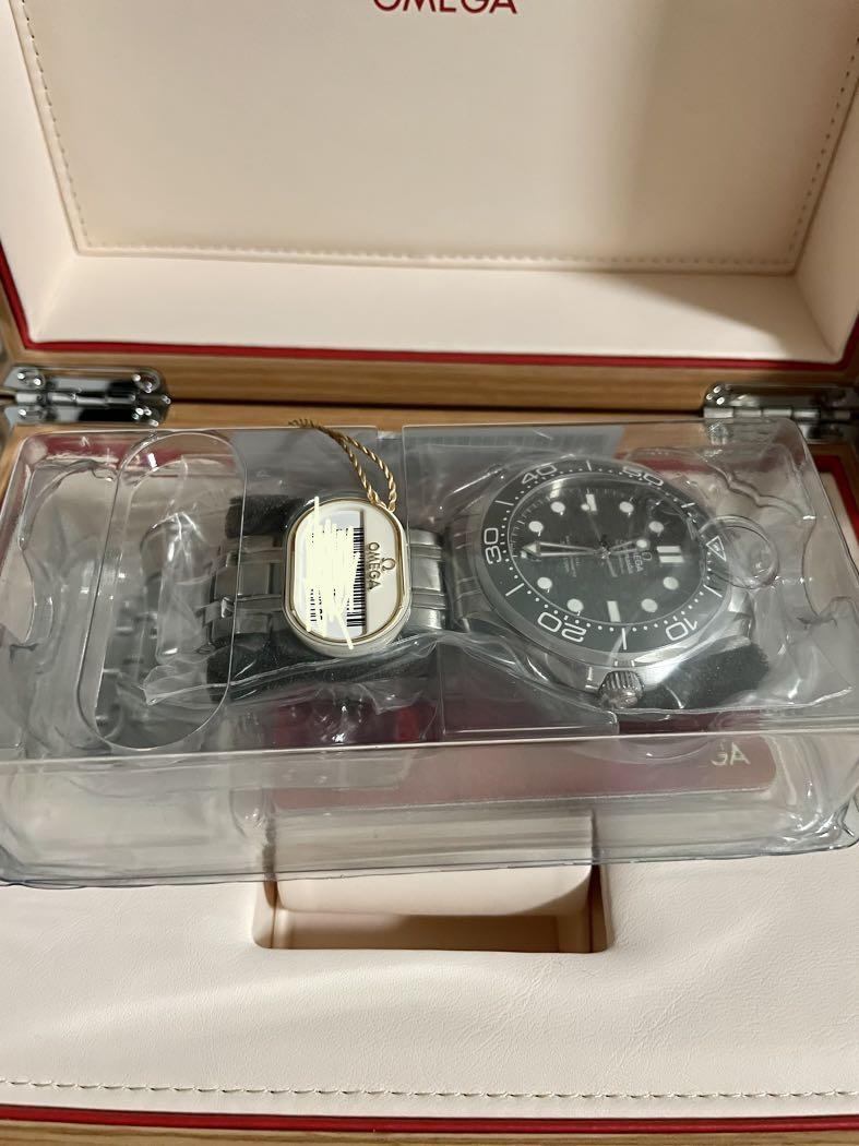 [Rare] Omega Seamaster Diver 300m Green, Luxury, Watches on Carousell
