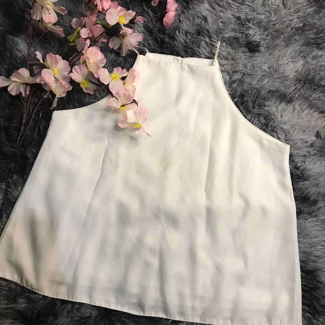 Sexy Top /white, Women's Fashion, Tops, Sleeveless on Carousell