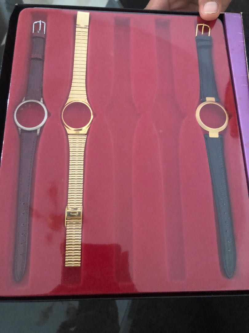 Watches frame, Women's Fashion, Watches & Accessories, Watches on Carousell